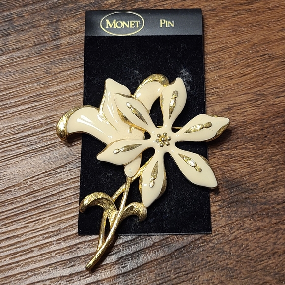 Vintage | Jewelry | Vintage Monet Cream Gold Enamel Flower Pin Brooch ...